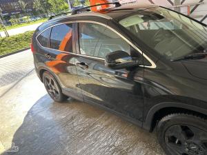 Black Honda CR-V 2016 in Vilnius, with an engine capacity of 1.60 L and mileage of 314 thousand km for 9350 €, photo 6 on AUTOMOTO.COM.LV