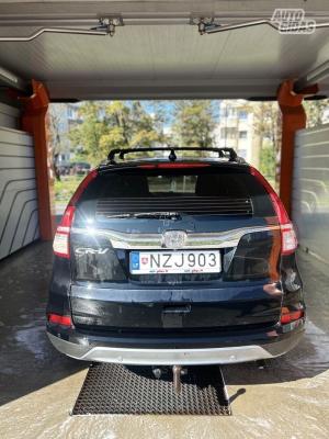 Black Honda CR-V 2016 in Vilnius, with an engine capacity of 1.60 L and mileage of 314 thousand km for 9350 €, photo 7 on AUTOMOTO.COM.LV