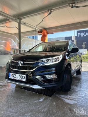Black Honda CR-V 2016 in Vilnius, with an engine capacity of 1.60 L and mileage of 314 thousand km for 9350 €, photo 8 on AUTOMOTO.COM.LV