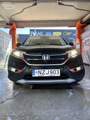 Black Honda CR-V 2016 in Vilnius, with an engine capacity of 1.60 L and mileage of 314 thousand km for 9350 €, photo 10 on AUTOMOTO.COM.LV