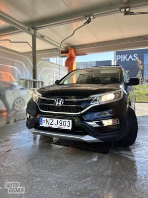 Black Honda CR-V 2016 in Vilnius, with an engine capacity of 1.60 L and mileage of 314 thousand km for 9350 €, photo 11 on AUTOMOTO.COM.LV