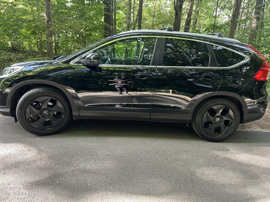 Black Honda CR-V 2016 in Vilnius, with an engine capacity of 1.60 L and mileage of 314 thousand km for 9350 €, photo 16 on AUTOMOTO.COM.LV