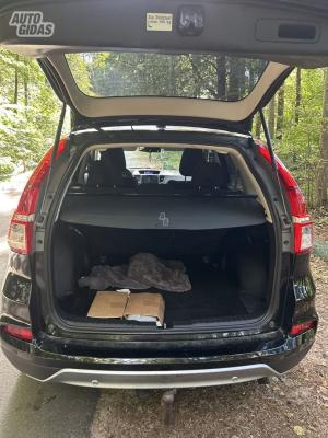 Black Honda CR-V 2016 in Vilnius, with an engine capacity of 1.60 L and mileage of 314 thousand km for 9350 €, photo 17 on AUTOMOTO.COM.LV