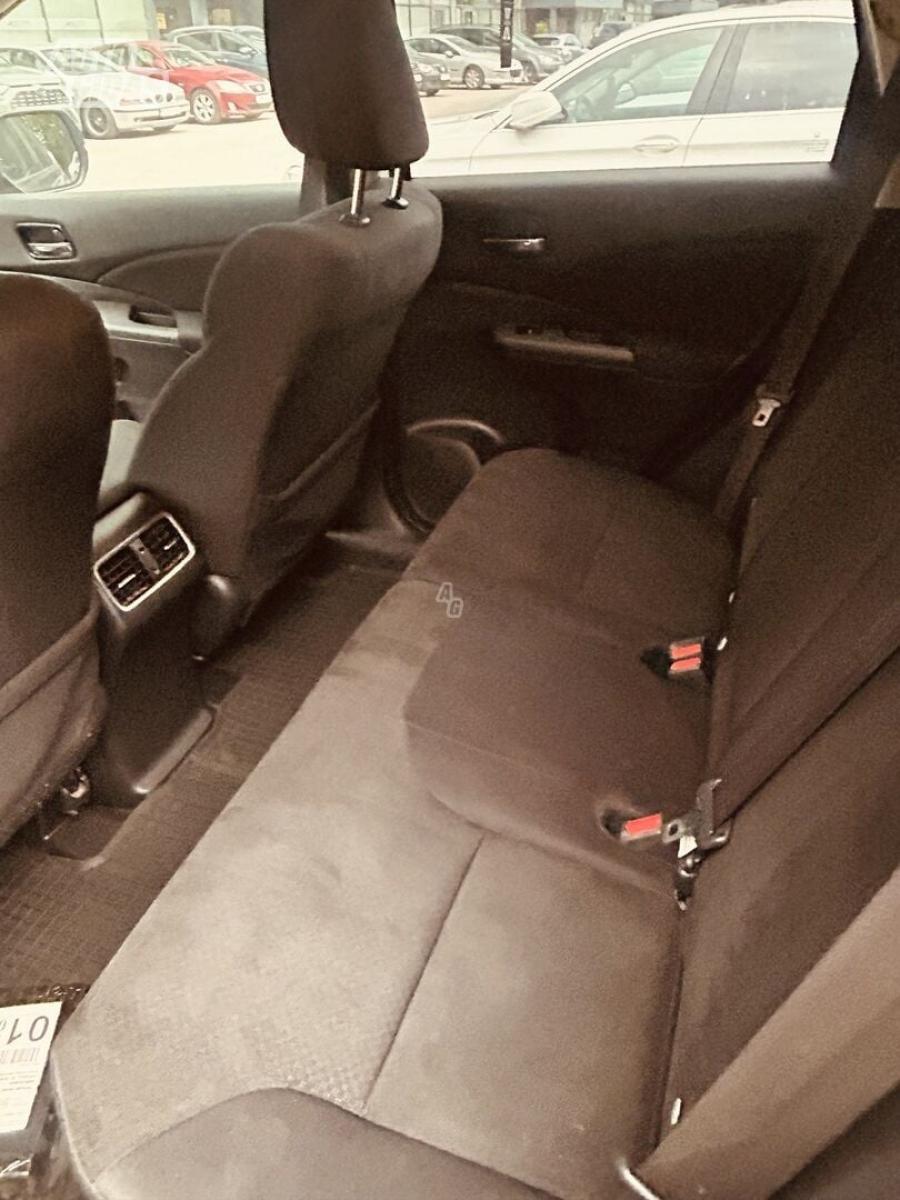 Black Honda CR-V 2016 in Vilnius, with an engine capacity of 1.60 L and mileage of 314 thousand km for 9350 €, photo 23 on AUTOMOTO.COM.LV