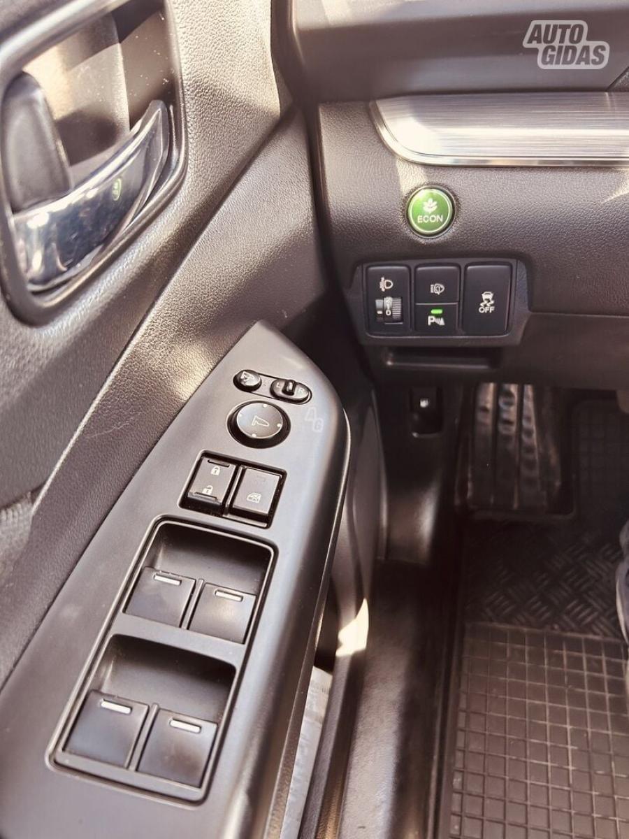 Black Honda CR-V 2016 in Vilnius, with an engine capacity of 1.60 L and mileage of 314 thousand km for 9350 €, photo 24 on AUTOMOTO.COM.LV