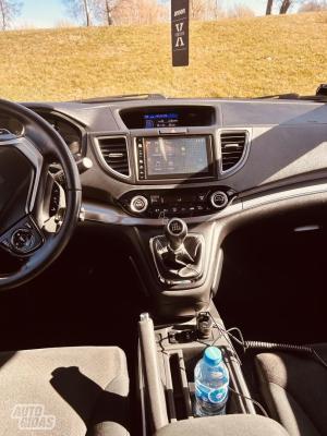 Black Honda CR-V 2016 in Vilnius, with an engine capacity of 1.60 L and mileage of 314 thousand km for 9350 €, photo 26 on AUTOMOTO.COM.LV