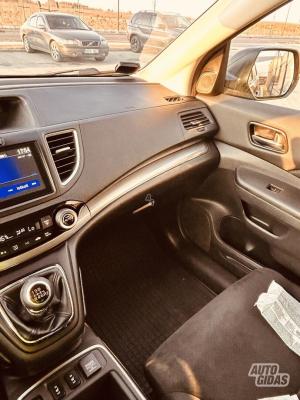 Black Honda CR-V 2016 in Vilnius, with an engine capacity of 1.60 L and mileage of 314 thousand km for 9350 €, photo 27 on AUTOMOTO.COM.LV