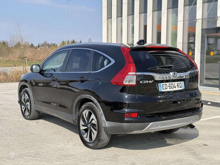 Melns Honda CR-V 2016 Viļņa, ar dzinēja tilpumu 1.60 L un nobraukumu 231 tūkst. km par 12450 €, foto 4 vietnē AUTOMOTO.COM.LV
