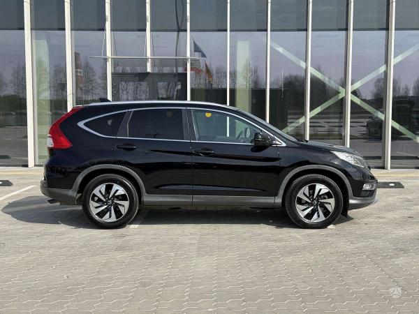 Melns Honda CR-V 2016 Viļņa, ar dzinēja tilpumu 1.60 L un nobraukumu 231 tūkst. km par 12450 €, foto 8 vietnē AUTOMOTO.COM.LV