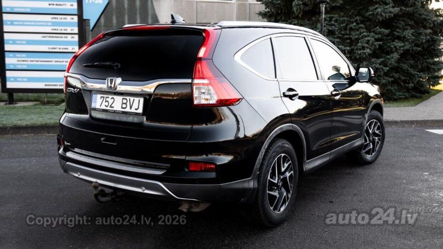 Black Honda CR-V 2017 in Tallinn, with an engine capacity of 2.00 L and mileage of 161 thousand km for 14900 €, photo 4 on AUTOMOTO.COM.LV