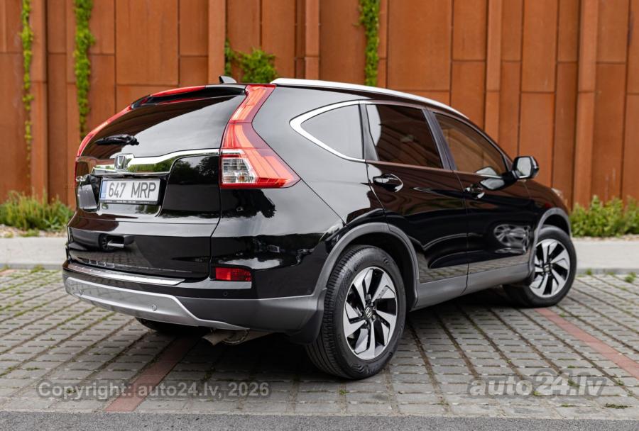 Black Honda CR-V 2017 in Tallinn, with an engine capacity of 2.00 L and mileage of 139 thousand km for 17500 €, photo 5 on AUTOMOTO.COM.LV