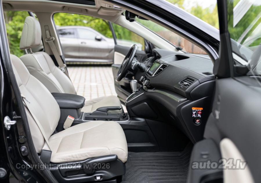 Black Honda CR-V 2017 in Tallinn, with an engine capacity of 2.00 L and mileage of 139 thousand km for 17500 €, photo 13 on AUTOMOTO.COM.LV