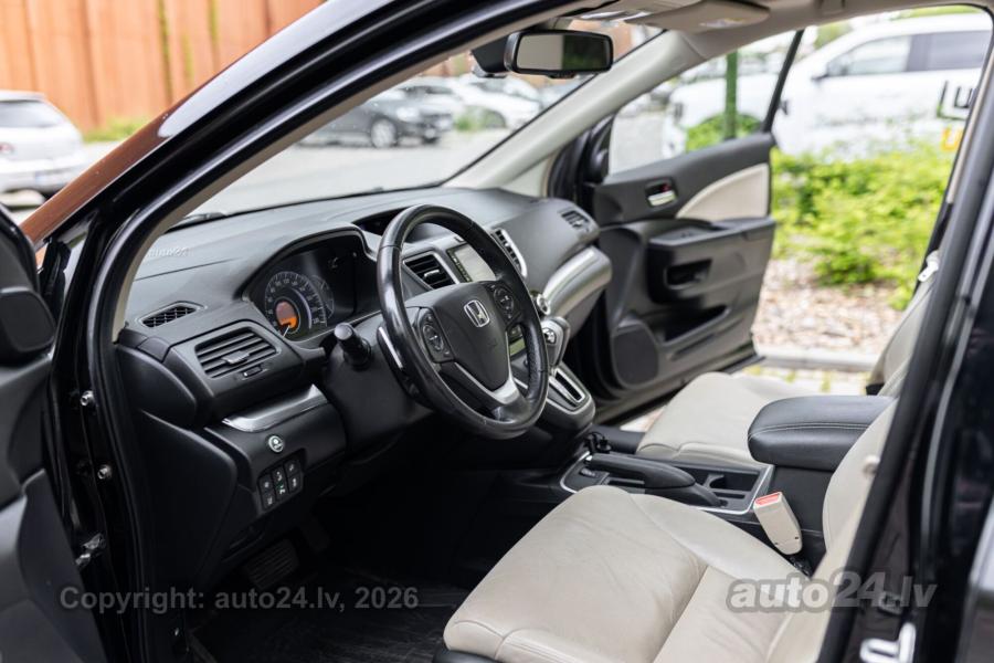 Black Honda CR-V 2017 in Tallinn, with an engine capacity of 2.00 L and mileage of 139 thousand km for 17500 €, photo 14 on AUTOMOTO.COM.LV