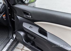 Black Honda CR-V 2017 in Tallinn, with an engine capacity of 2.00 L and mileage of 139 thousand km for 17500 €, photo 16 on AUTOMOTO.COM.LV