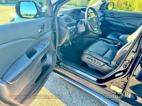 Melns Honda CR-V 2017 Tallina, ar dzinēja tilpumu 2.00 L un nobraukumu 106 tūkst. km par 17990 €, foto 7 vietnē AUTOMOTO.COM.LV