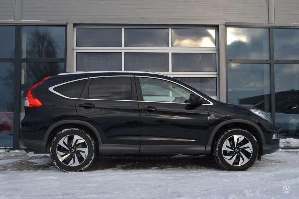 Black Honda CR-V 2018 in Vilnius, with an engine capacity of 1.60 L and mileage of 176 thousand km for 15500 €, photo 6 on AUTOMOTO.COM.LV