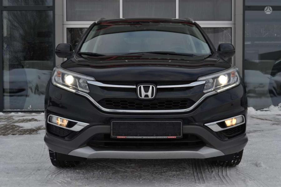 Black Honda CR-V 2018 in Vilnius, with an engine capacity of 1.60 L and mileage of 176 thousand km for 15500 €, photo 4 on AUTOMOTO.COM.LV
