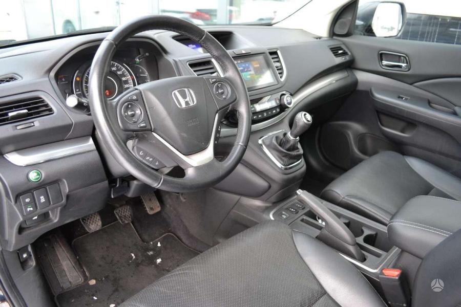 Black Honda CR-V 2018 in Vilnius, with an engine capacity of 1.60 L and mileage of 176 thousand km for 15500 €, photo 18 on AUTOMOTO.COM.LV
