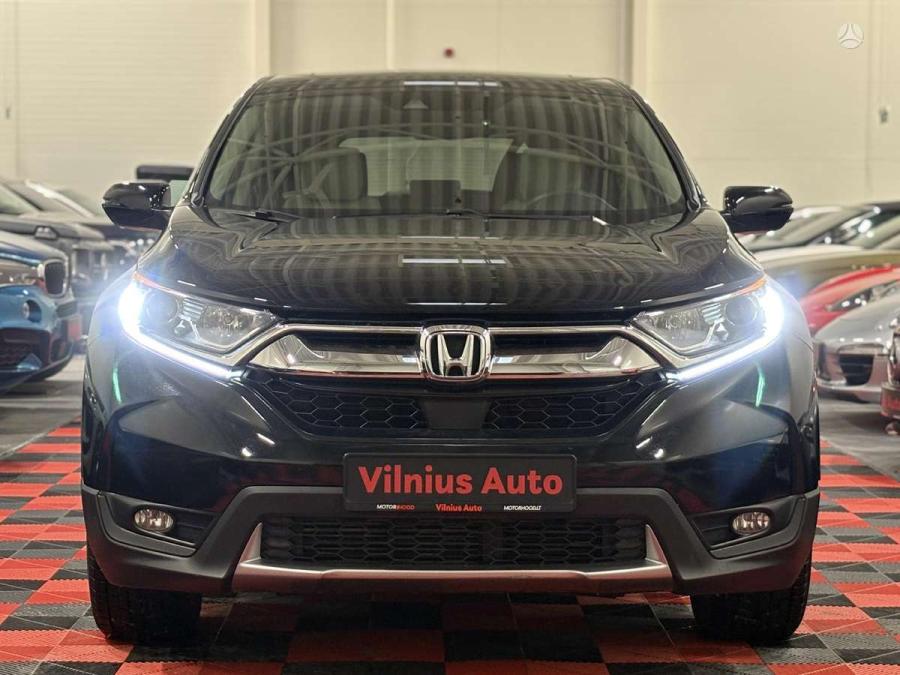 Black Honda CR-V 2018 in Vilnius, with an engine capacity of 1.50 L and mileage of 70 thousand km for 16550 €, photo 2 on AUTOMOTO.COM.LV