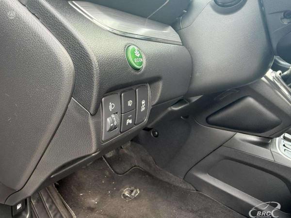 Black Honda CR-V 2018 in Vilnius, with an engine capacity of 2.00 L and mileage of 328 thousand km for 12900 €, photo 10 on AUTOMOTO.COM.LV