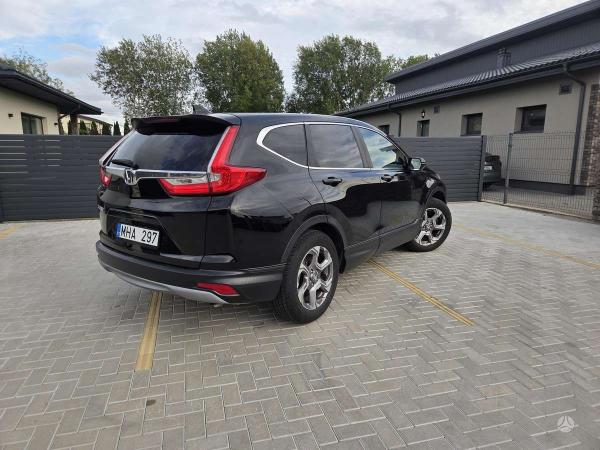 Melns Honda CR-V 2018 Šauļi, ar dzinēja tilpumu 1.50 L un nobraukumu 153 tūkst. km par 15999 €, foto 4 vietnē AUTOMOTO.COM.LV
