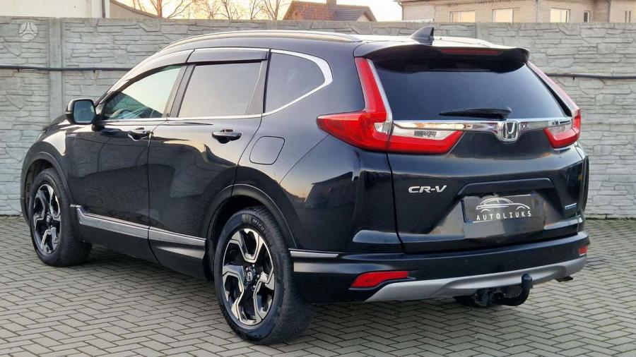 Black Honda CR-V 2019 in Taurage, with an engine capacity of 1.99 L and mileage of 288 thousand km for 15000 €, photo 6 on AUTOMOTO.COM.LV