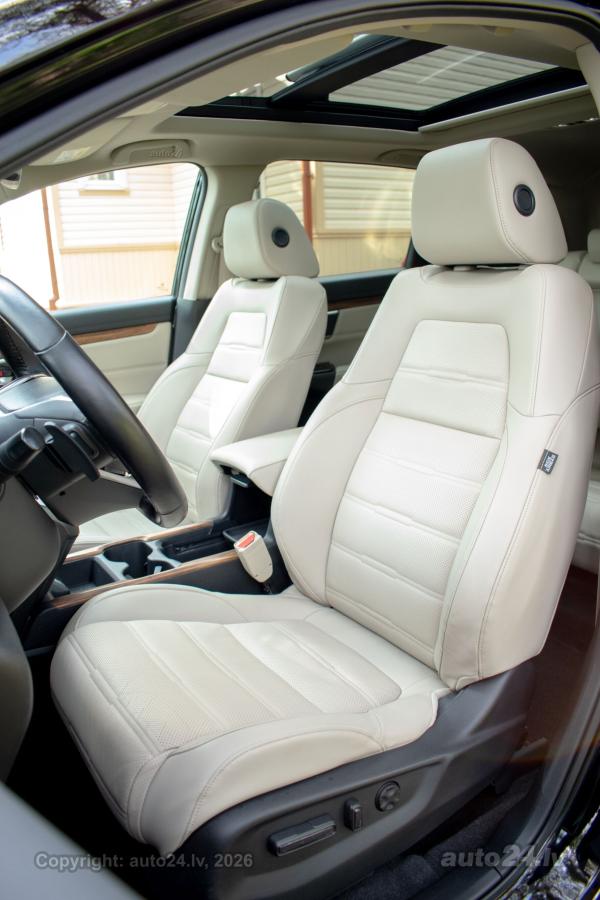 Black Honda CR-V 2019 in Tallinn, with an engine capacity of 2.00 L and mileage of 153 thousand km for 22900 €, photo 11 on AUTOMOTO.COM.LV