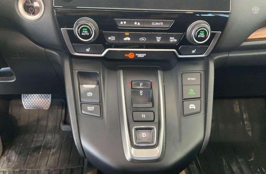 Black Honda CR-V 2020 in Vilnius, with an engine capacity of 1.99 L and mileage of 100 thousand km for 26999 €, photo 8 on AUTOMOTO.COM.LV