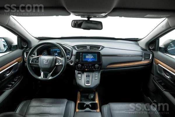 Black Honda CR-V 2021 in Riga, with an engine capacity of 2.00 L and mileage of 24 thousand km for 27500 €, photo 4 on AUTOMOTO.COM.LV