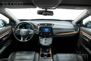 Black Honda CR-V 2021 in Riga, with an engine capacity of 2.00 L and mileage of 24 thousand km for 27500 €, photo 5 on AUTOMOTO.COM.LV