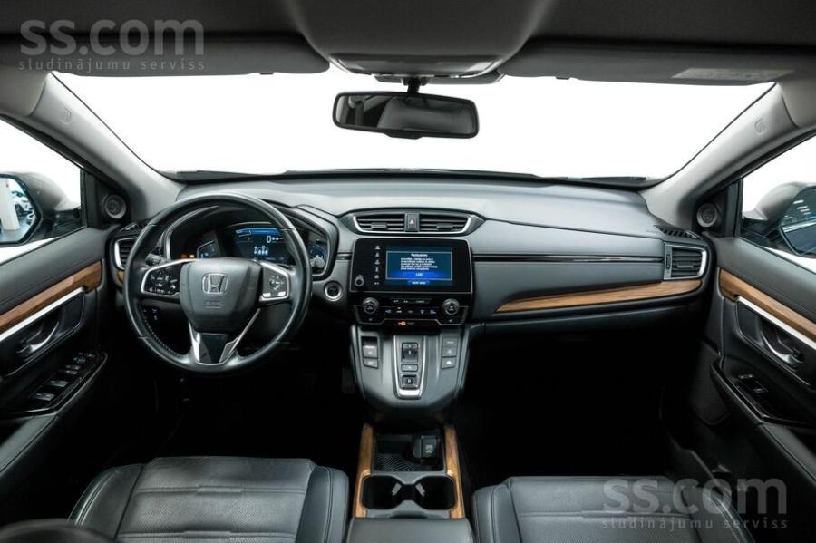Black Honda CR-V 2021 in Riga, with an engine capacity of 2.00 L and mileage of 24 thousand km for 27500 €, photo 5 on AUTOMOTO.COM.LV