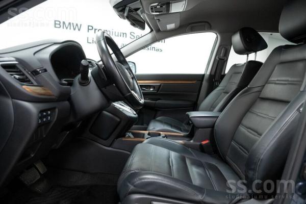Black Honda CR-V 2021 in Riga, with an engine capacity of 2.00 L and mileage of 24 thousand km for 27500 €, photo 6 on AUTOMOTO.COM.LV