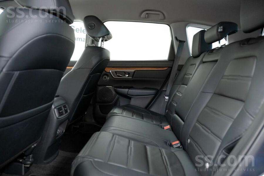 Black Honda CR-V 2021 in Riga, with an engine capacity of 2.00 L and mileage of 24 thousand km for 27500 €, photo 8 on AUTOMOTO.COM.LV