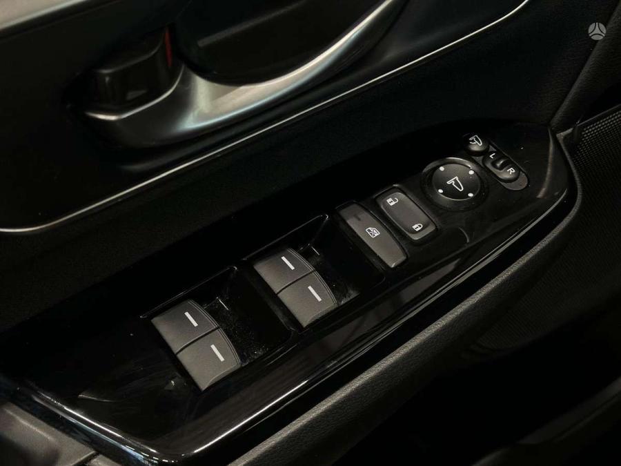 Black Honda CR-V 2021 in Kaunas, with an engine capacity of 2.00 L and mileage of 132 thousand km for 22900 €, photo 13 on AUTOMOTO.COM.LV