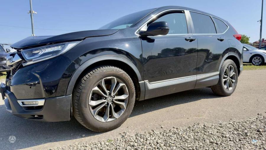 Black Honda CR-V 2021 in Siauliai, with an engine capacity of 1.99 L and mileage of 120 thousand km for 16950 €, photo 1 on AUTOMOTO.COM.LV