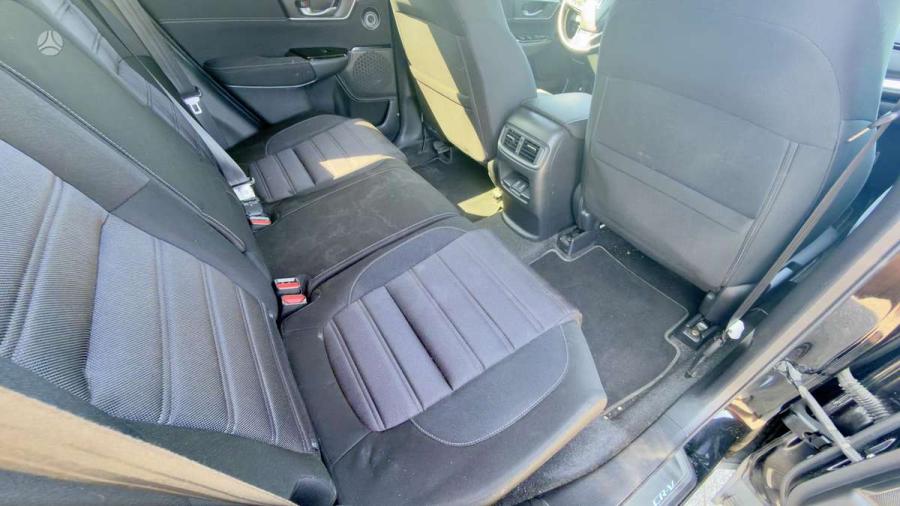 Black Honda CR-V 2021 in Siauliai, with an engine capacity of 1.99 L and mileage of 120 thousand km for 16950 €, photo 26 on AUTOMOTO.COM.LV