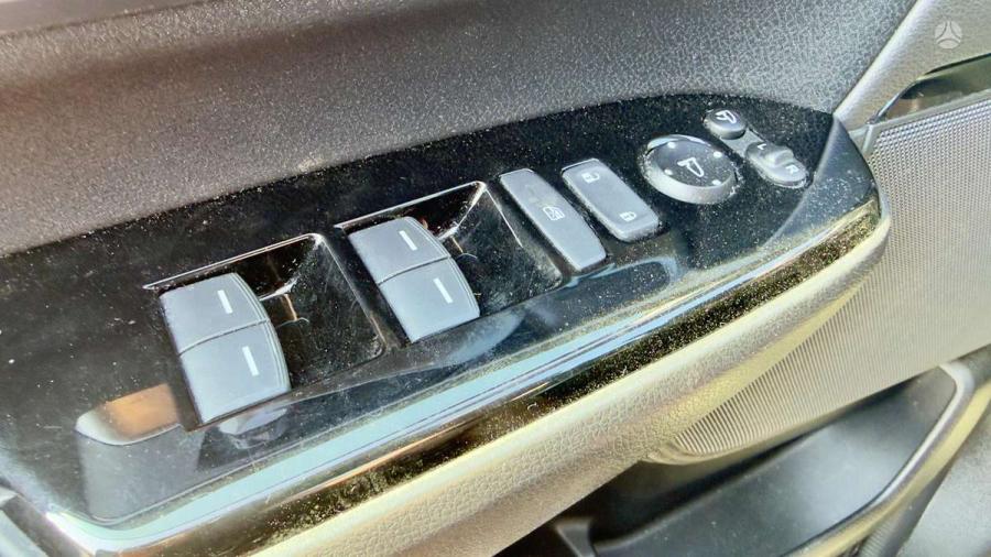 Black Honda CR-V 2021 in Siauliai, with an engine capacity of 1.99 L and mileage of 120 thousand km for 16950 €, photo 32 on AUTOMOTO.COM.LV