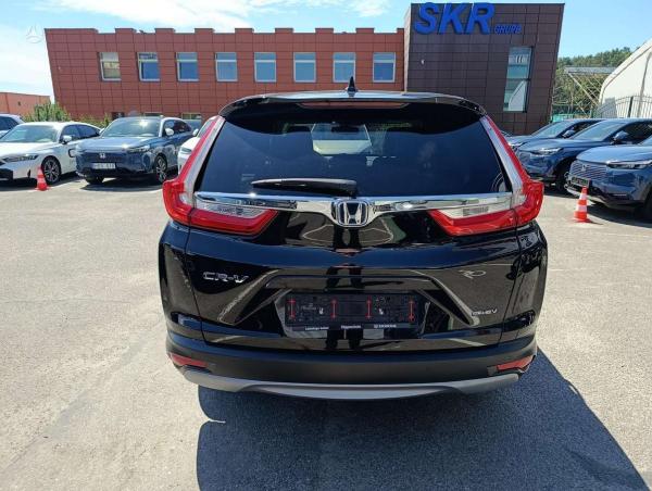 Black Honda CR-V 2022 in Vilnius, with an engine capacity of 1.99 L and mileage of 188 thousand km for 25990 €, photo 6 on AUTOMOTO.COM.LV