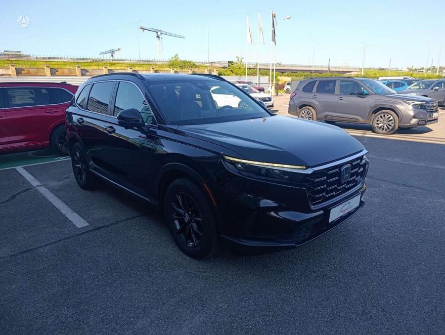 Black Honda CR-V 2024 in Vilnius, with an engine capacity of 1.99 L and mileage of 56 thousand km for 39900 €, photo 4 on AUTOMOTO.COM.LV