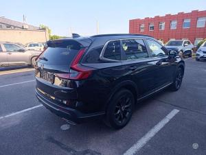 Black Honda CR-V 2024 in Vilnius, with an engine capacity of 1.99 L and mileage of 56 thousand km for 39900 €, photo 5 on AUTOMOTO.COM.LV