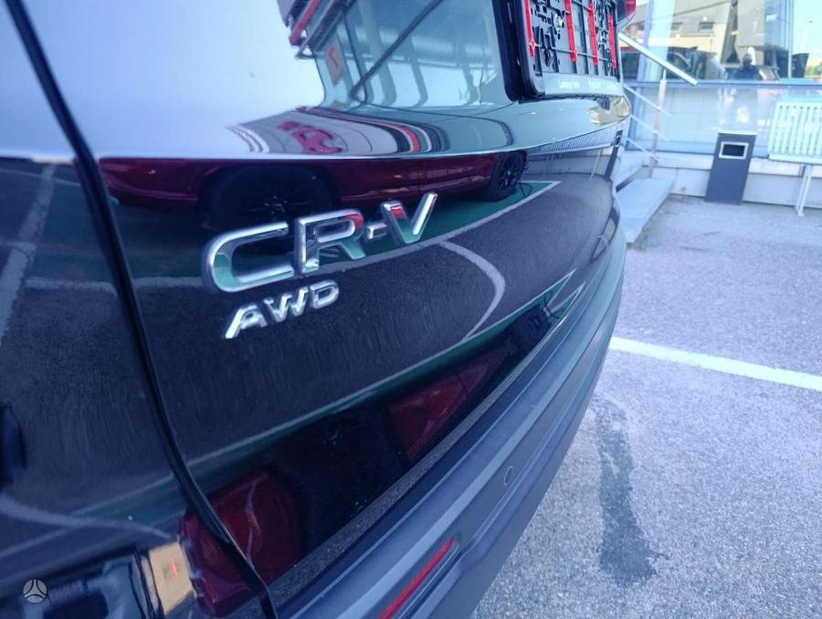 Black Honda CR-V 2024 in Vilnius, with an engine capacity of 1.99 L and mileage of 56 thousand km for 39900 €, photo 7 on AUTOMOTO.COM.LV