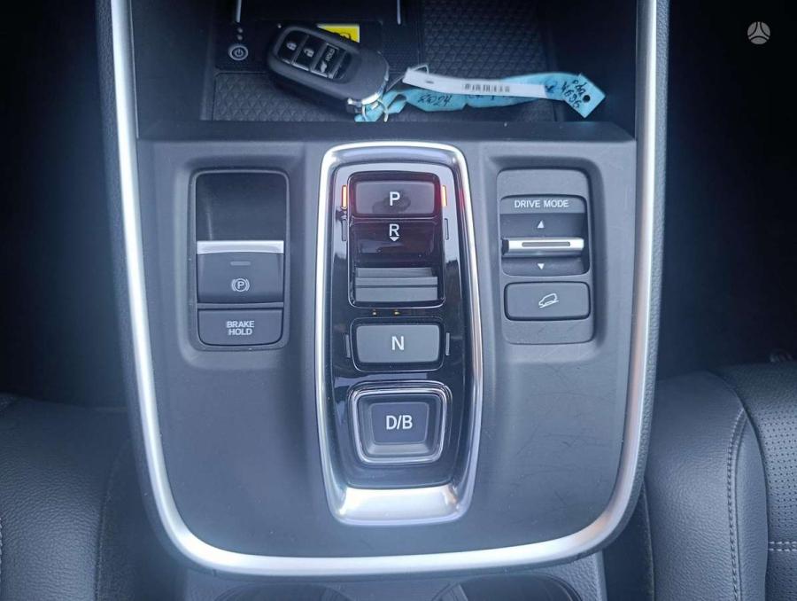 Black Honda CR-V 2024 in Vilnius, with an engine capacity of 1.99 L and mileage of 56 thousand km for 39900 €, photo 17 on AUTOMOTO.COM.LV