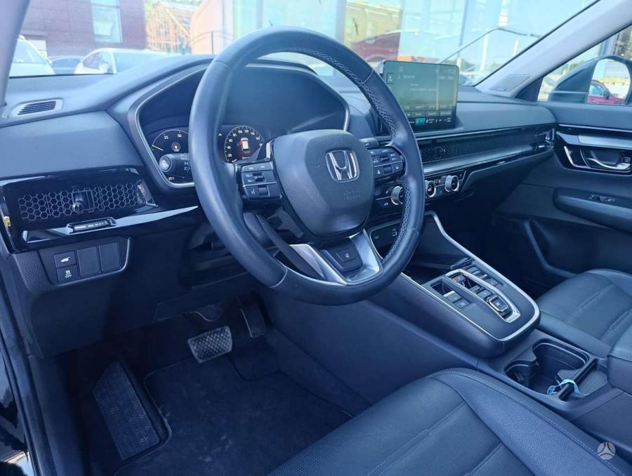 Black Honda CR-V 2024 in Vilnius, with an engine capacity of 1.99 L and mileage of 56 thousand km for 39900 €, photo 25 on AUTOMOTO.COM.LV