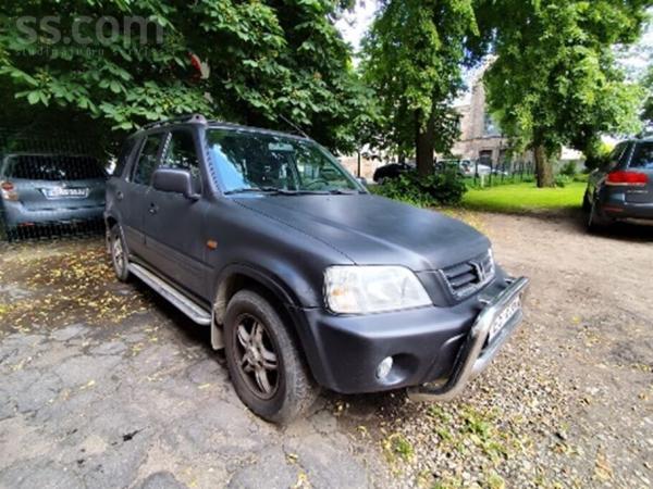 Black Honda CR-V 1999 in Riga, with an engine capacity of 2.00 L and mileage of 229 thousand km for 3900 €, photo 1 on AUTOMOTO.COM.LV