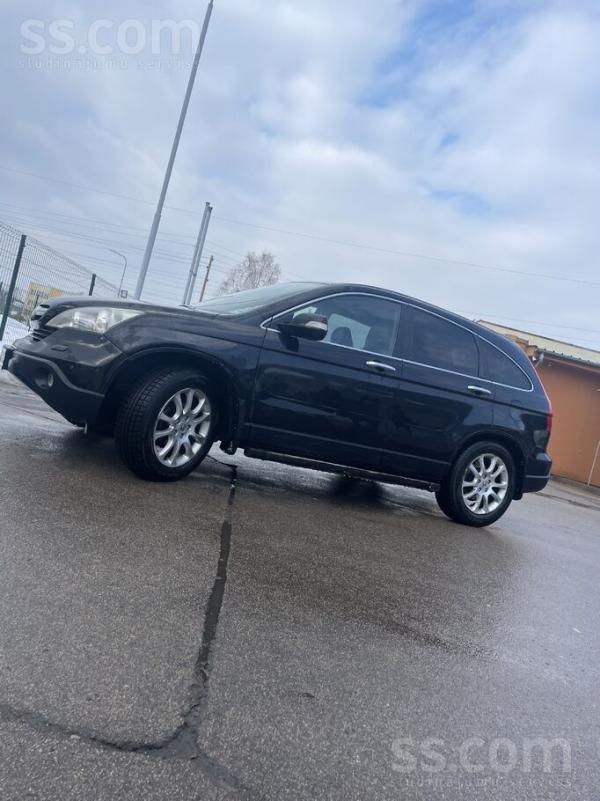 Black Honda CR-V 2008 in Ogre, with an engine capacity of 2.20 L and mileage of 327 thousand km for 2650 €, photo 2 on AUTOMOTO.COM.LV