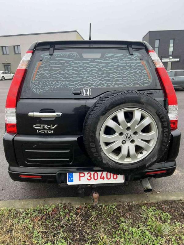 Black Honda CR-V 2005 in Kaunas, with an engine capacity of 2.20 L and mileage of 407 thousand km for 2800 €, photo 2 on AUTOMOTO.COM.LV