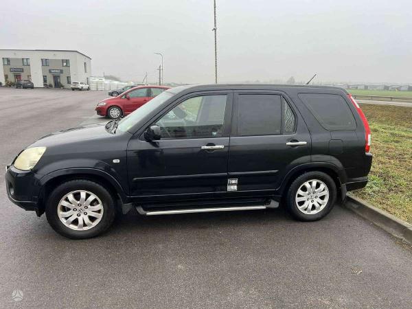 Black Honda CR-V 2005 in Kaunas, with an engine capacity of 2.20 L and mileage of 407 thousand km for 2800 €, photo 3 on AUTOMOTO.COM.LV