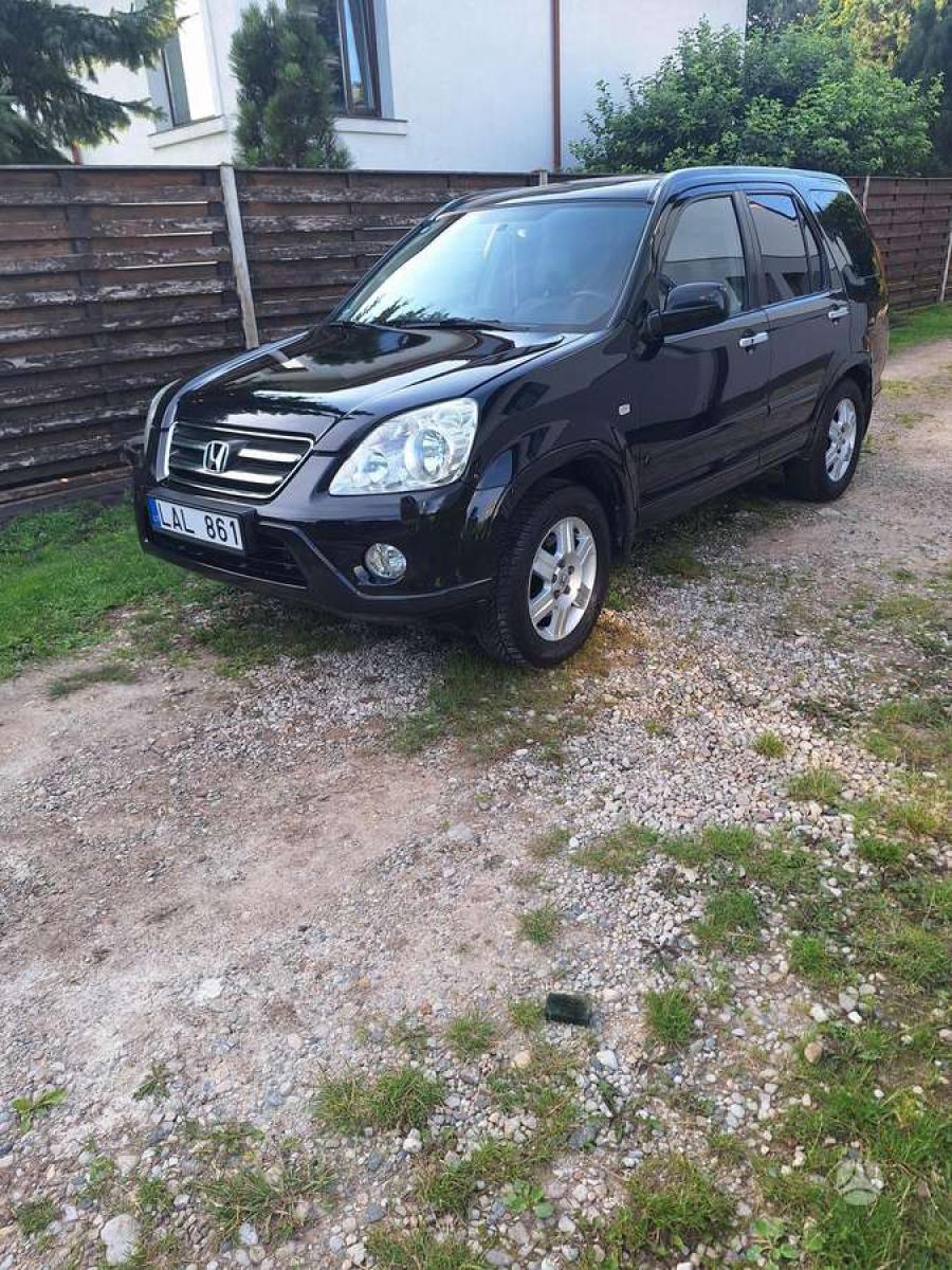 Black Honda CR-V 2005 in Kaunas, with an engine capacity of 2.20 L and mileage of 293 thousand km for 2850 €, photo 1 on AUTOMOTO.COM.LV