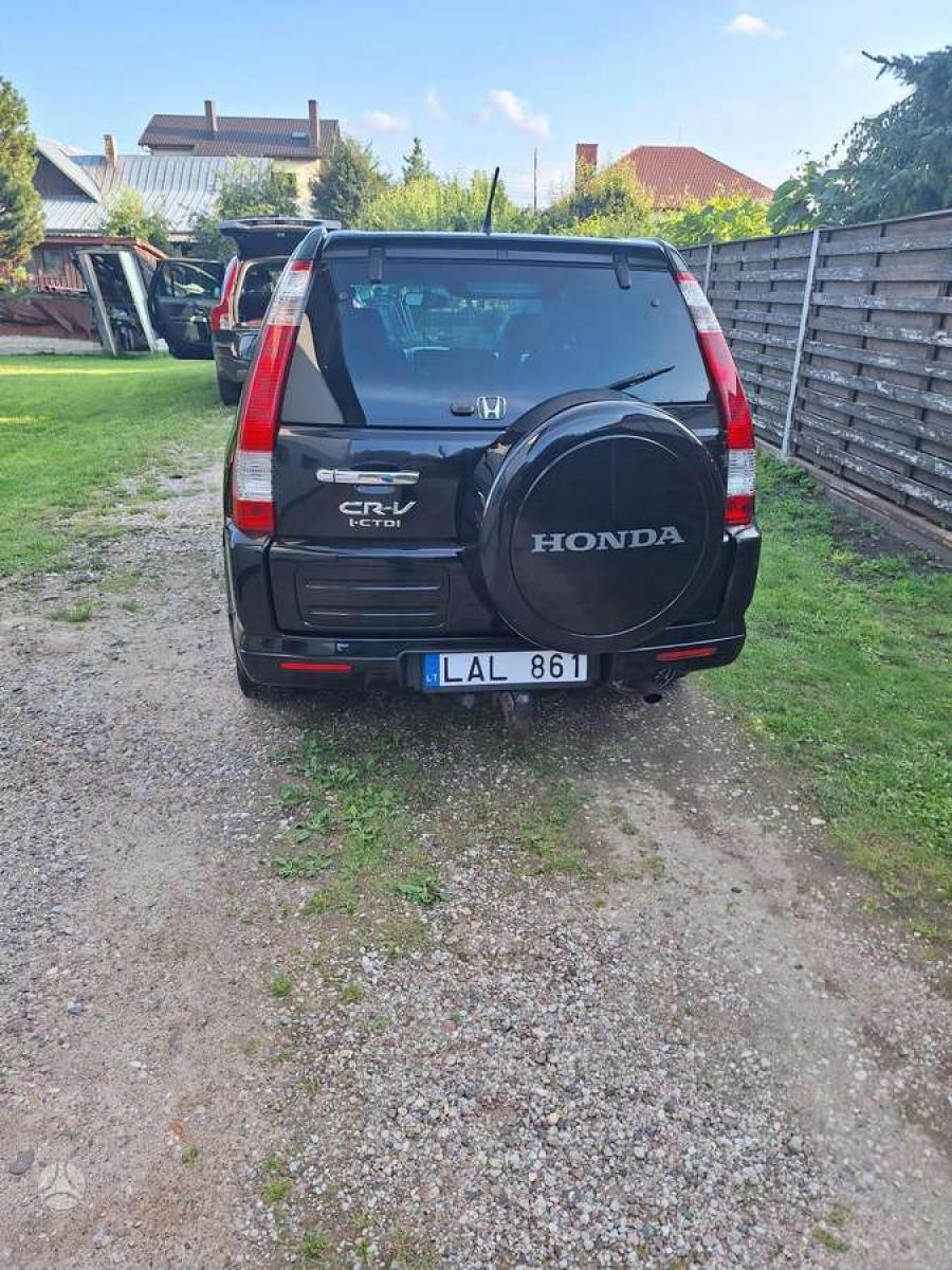 Black Honda CR-V 2005 in Kaunas, with an engine capacity of 2.20 L and mileage of 293 thousand km for 2850 €, photo 7 on AUTOMOTO.COM.LV