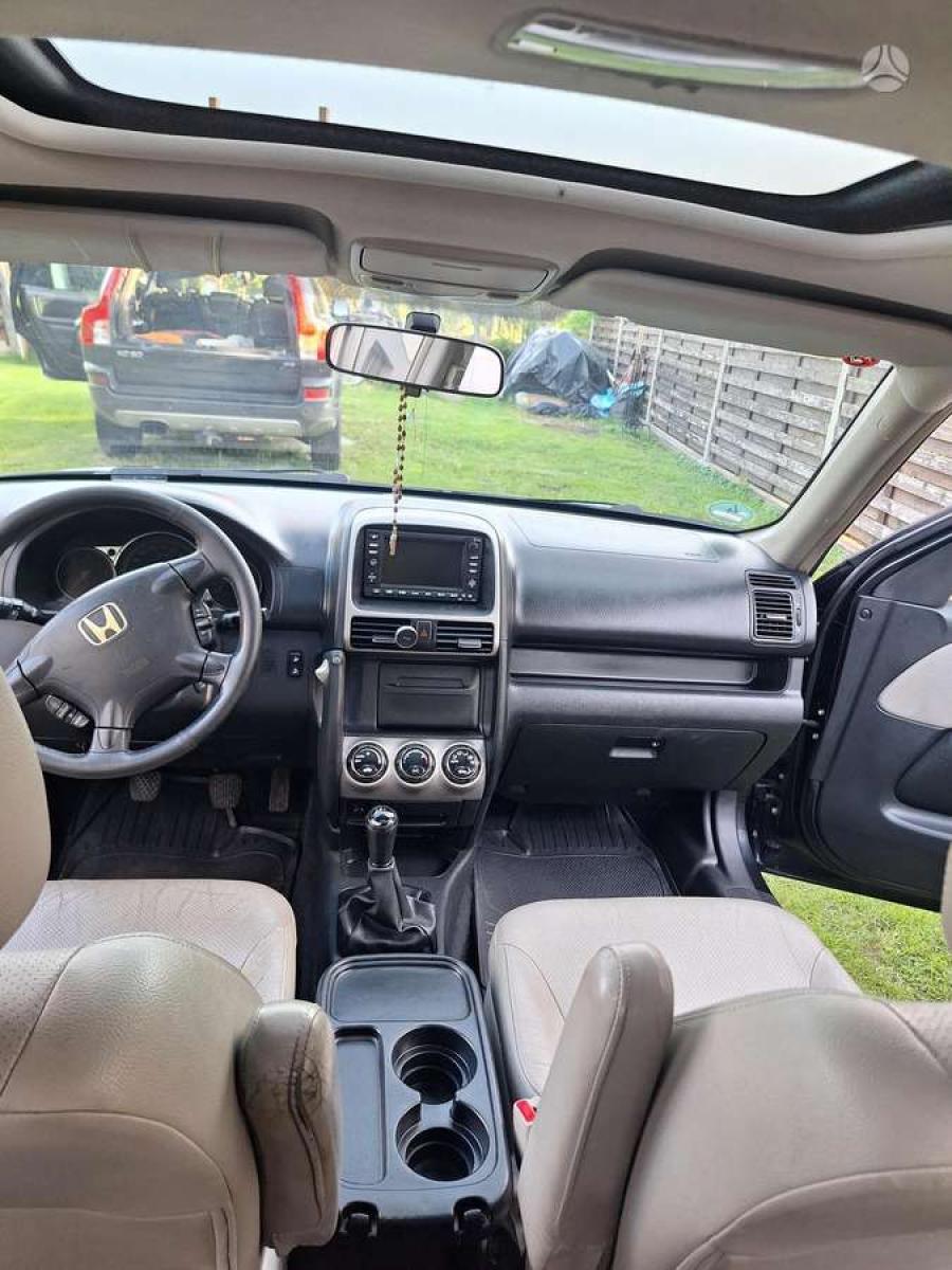 Black Honda CR-V 2005 in Kaunas, with an engine capacity of 2.20 L and mileage of 293 thousand km for 2850 €, photo 14 on AUTOMOTO.COM.LV